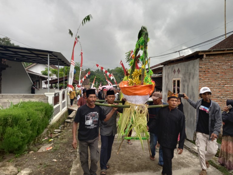 Ritual Selamatan Kampung /Tumpeng Songo Tetap Lestari - Jurnal News