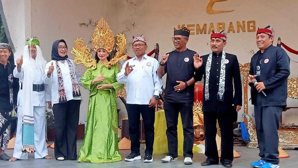 Komunitas Osing Pelestari Adat Tradisi Launching Sendratari "Temurune ...
